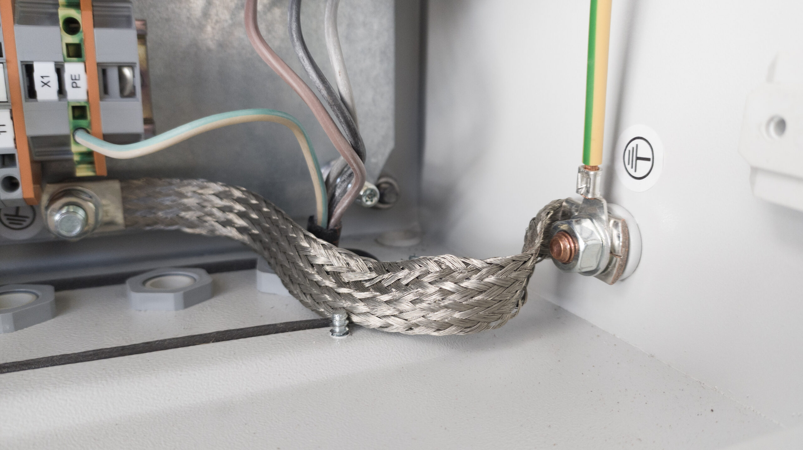 Die richtige Schaltschrankerdung! - Schaltschrankbau Wied